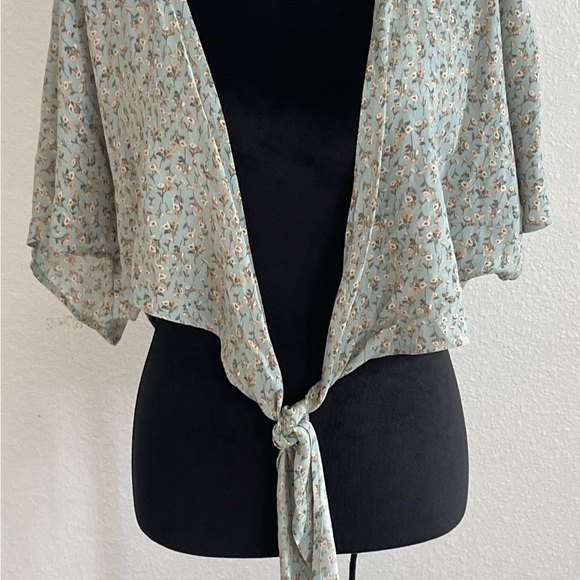 Lulus | Tops | Lulus Womens Green Floral Cropped Tie Front Blouse Size ...